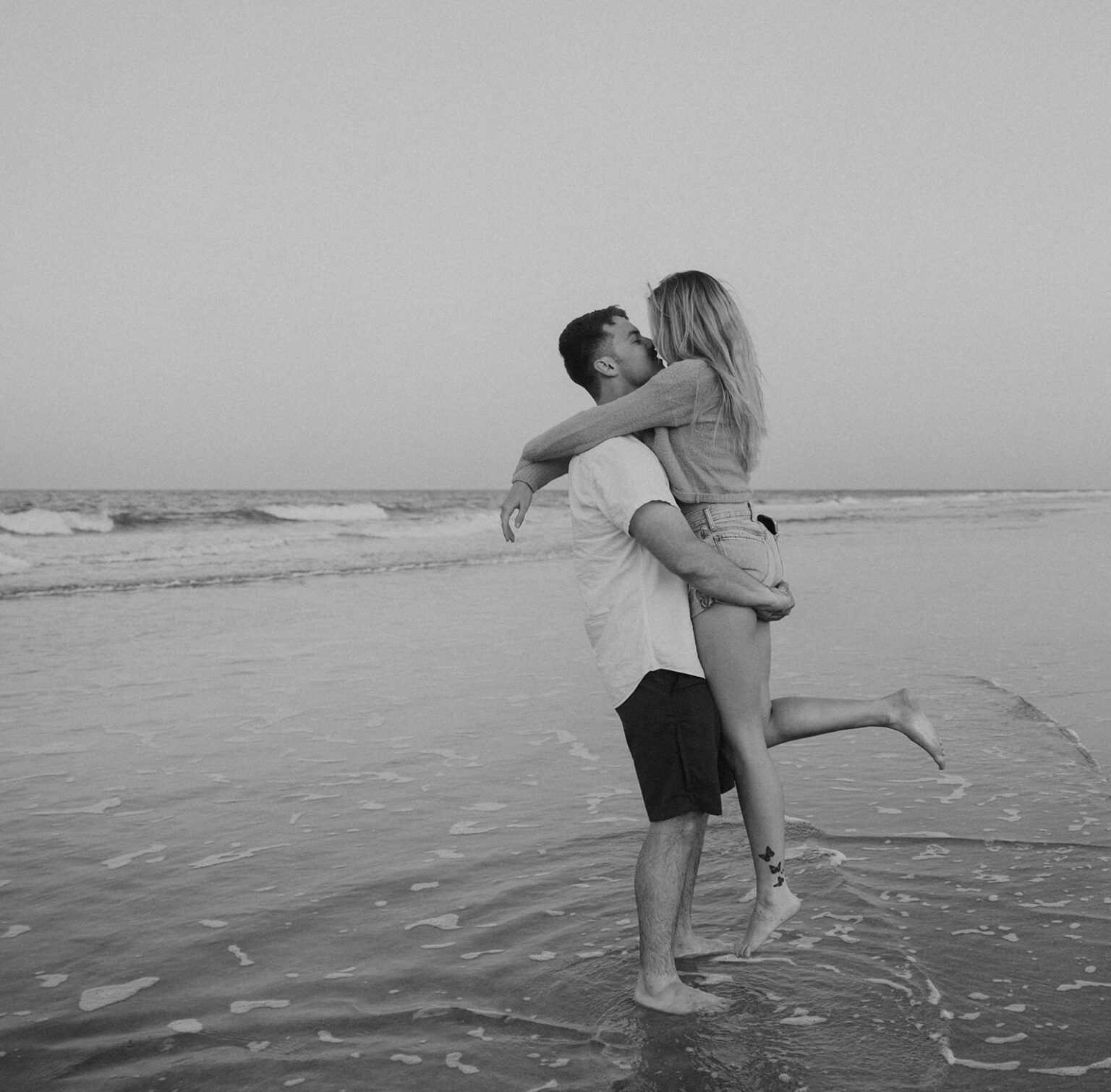 Candid Beach Couples Session | Daytona Photographer – clarkphotoandfilm.com